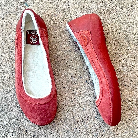 CROCS | Shoes | Crocs Berryessa Suede Flat Shoessz 7w | Poshmark